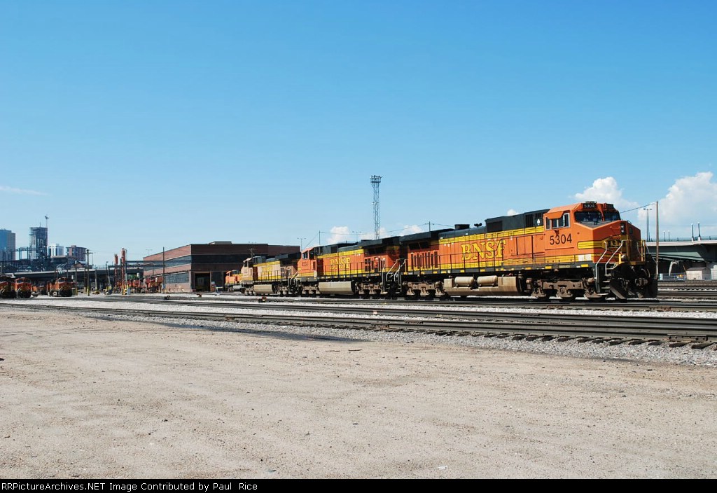 BNSF 5304 Heads For The Yard